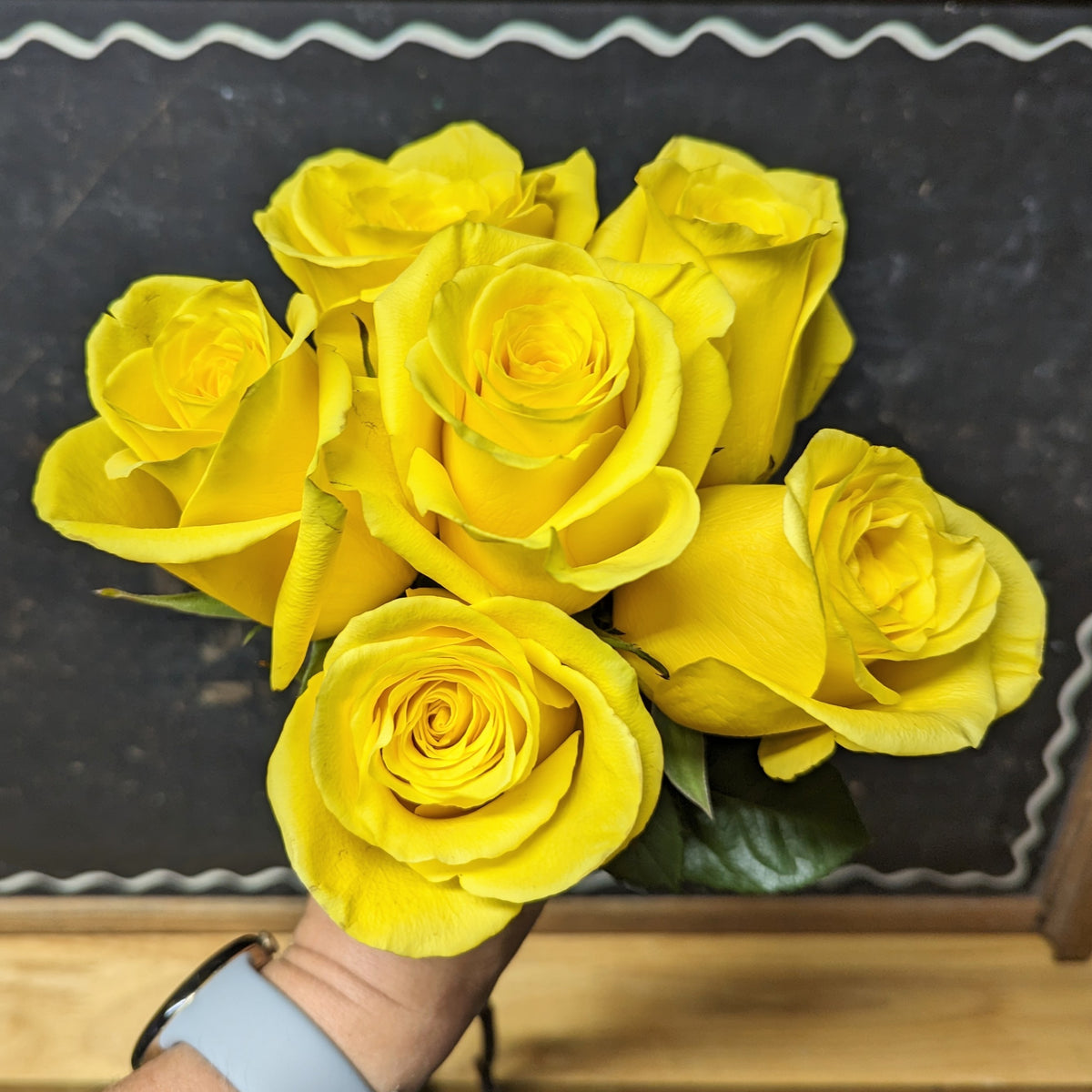 6 stem Goldfinch Rose Bouquet – artgoodies - vintagegoodies - flowergoodies